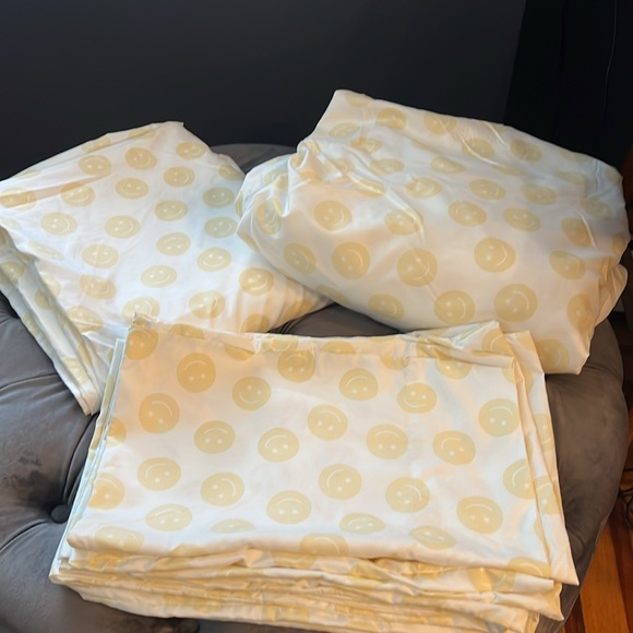 unmarked | Bedding | Queen Sheet Set Smiley Face | Poshmark